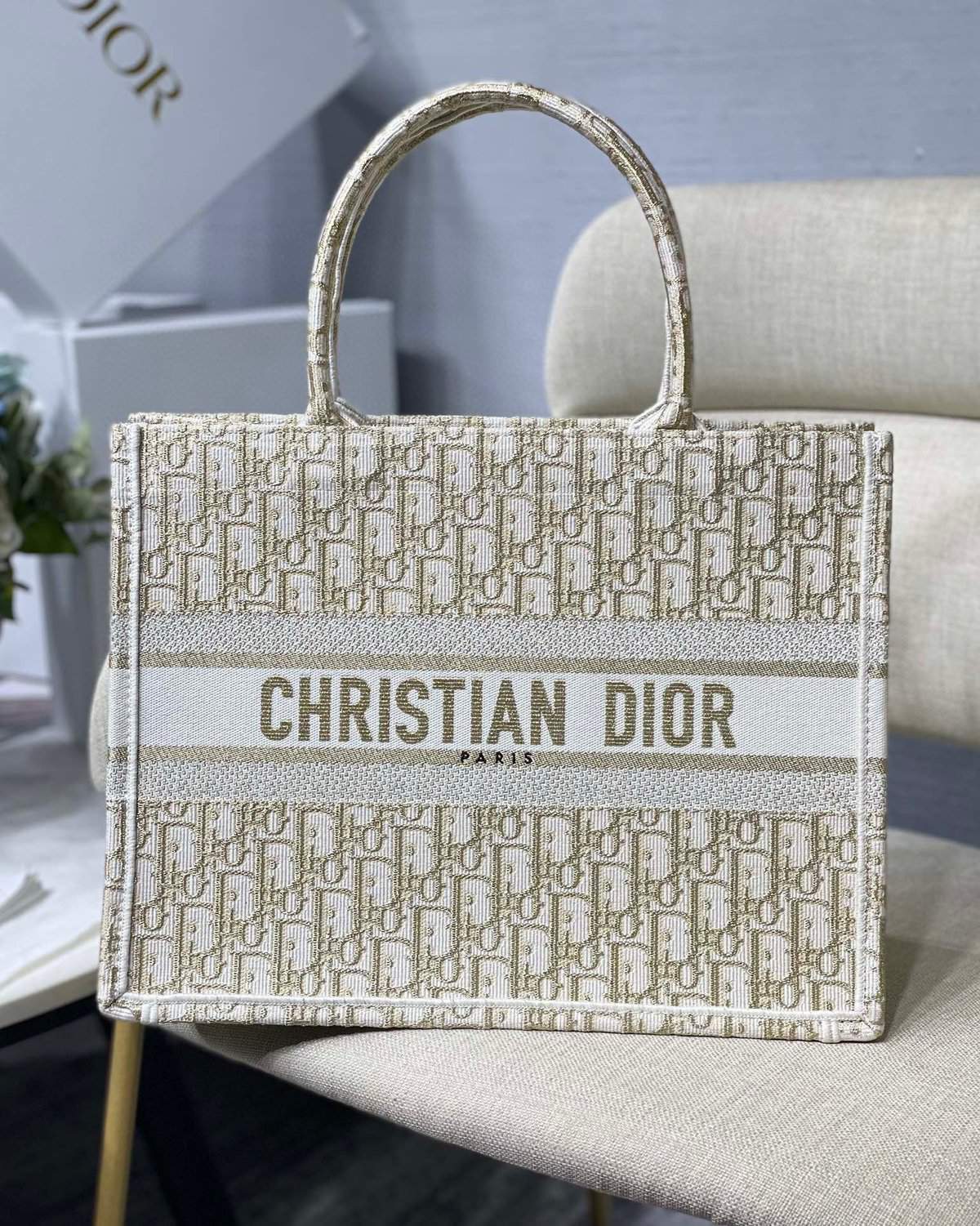 [1:1] C*D Oblique Book Tote Medium – Gold – MYCUTIETHING